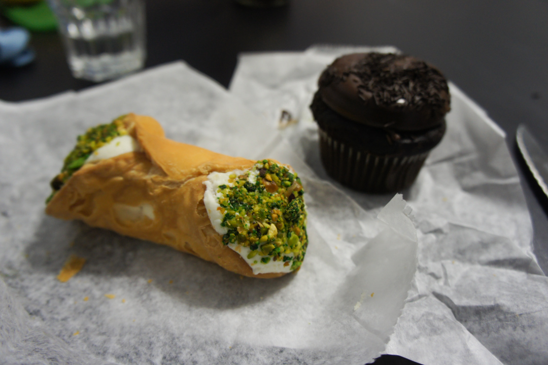 Mike’s Pastry // Cannolo vs cupcake | Le blog de Mathilde